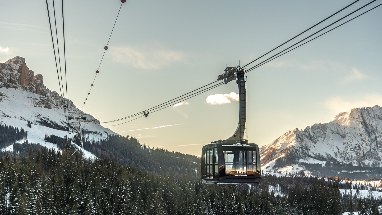 Die Cabrio-Seilbahn in Tiers im Wander- und Skigebiet Carezza